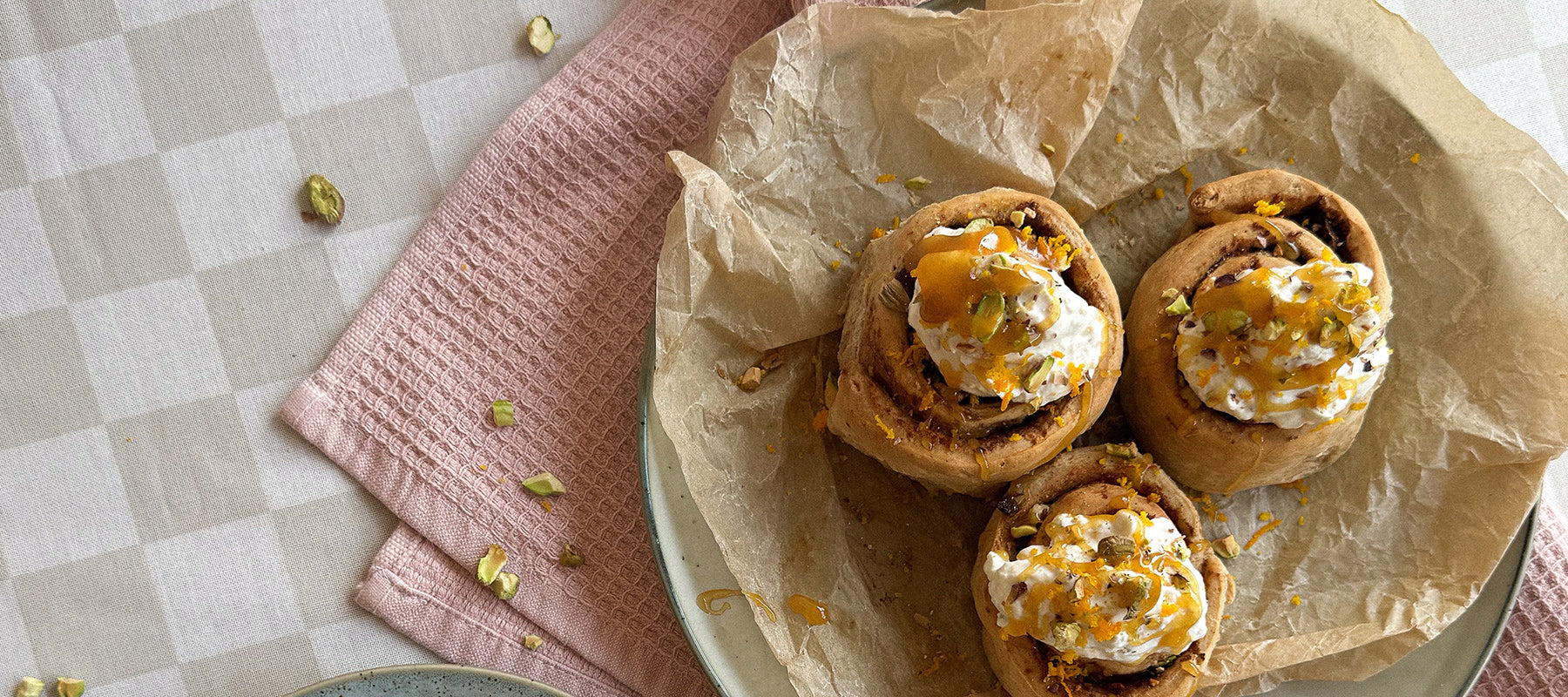 Orange Cardamom Cinnamon Rolls with Pistachio Crumble and Creamy Yoghu ...